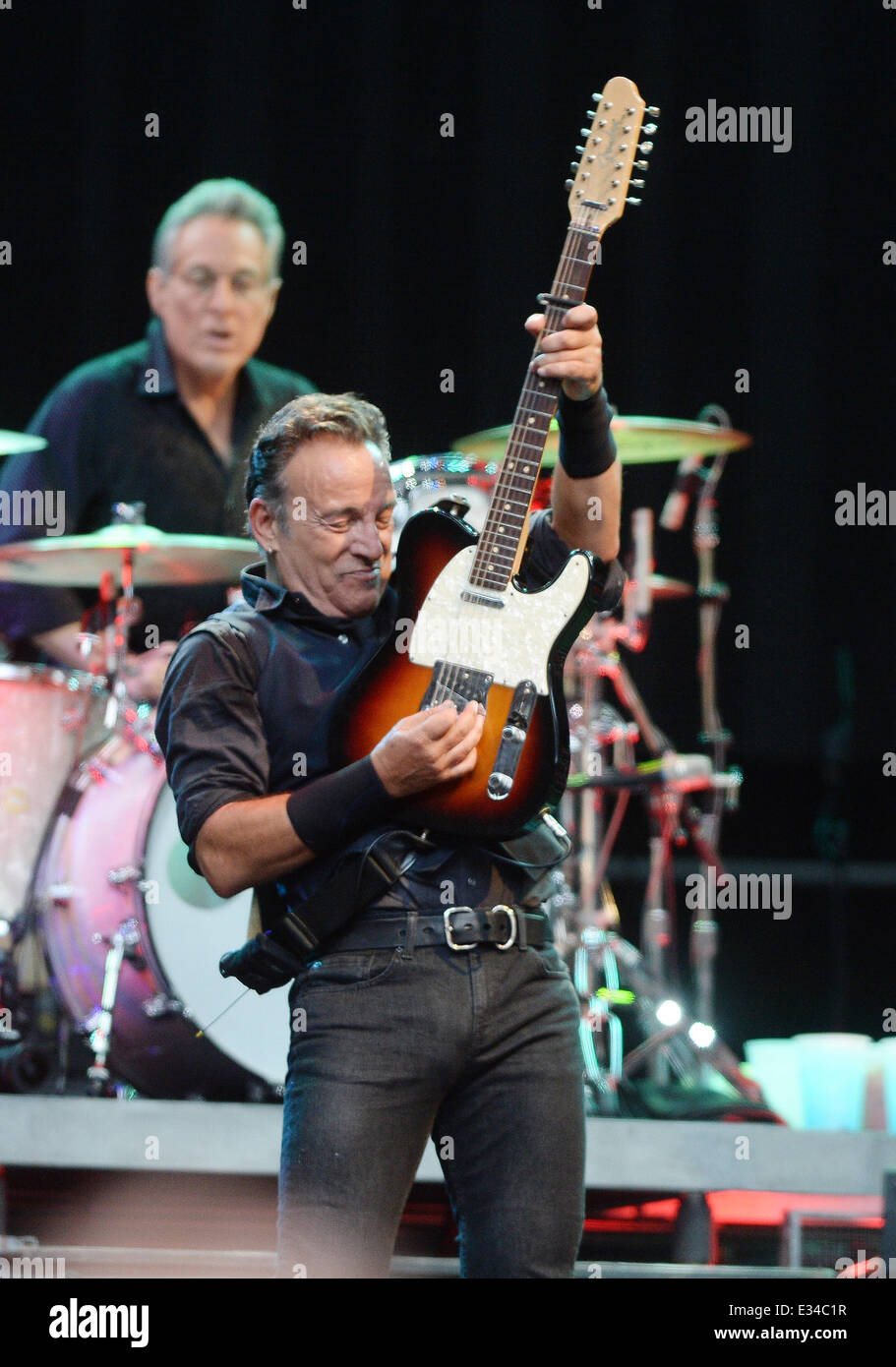 Bruce Springsteen & the E Street Band perform live at Wembley Stadium ...