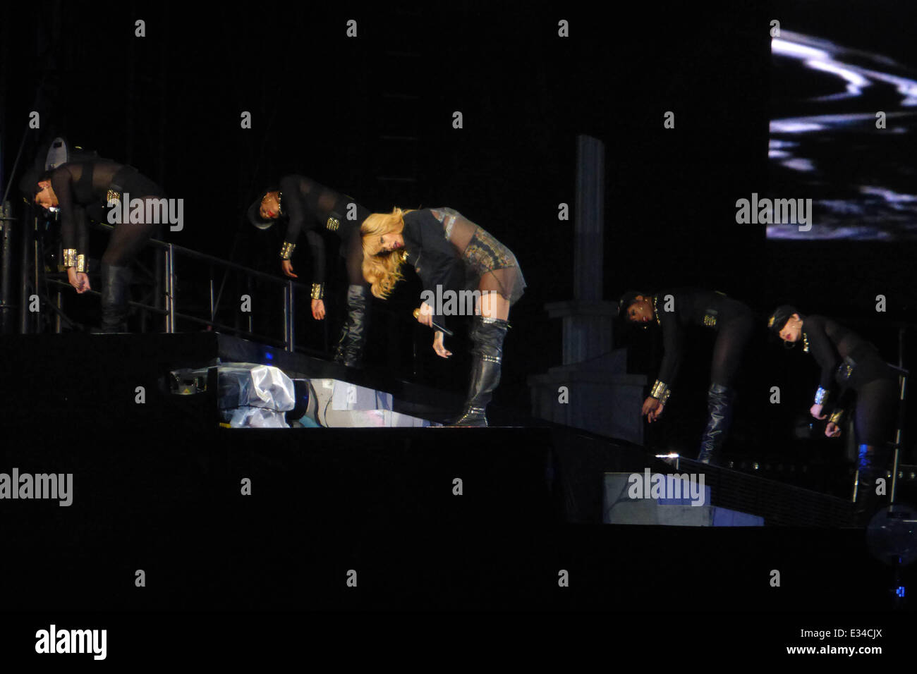 Rihanna performs live at Twickenham Stadium as part of her 'Diamonds ...