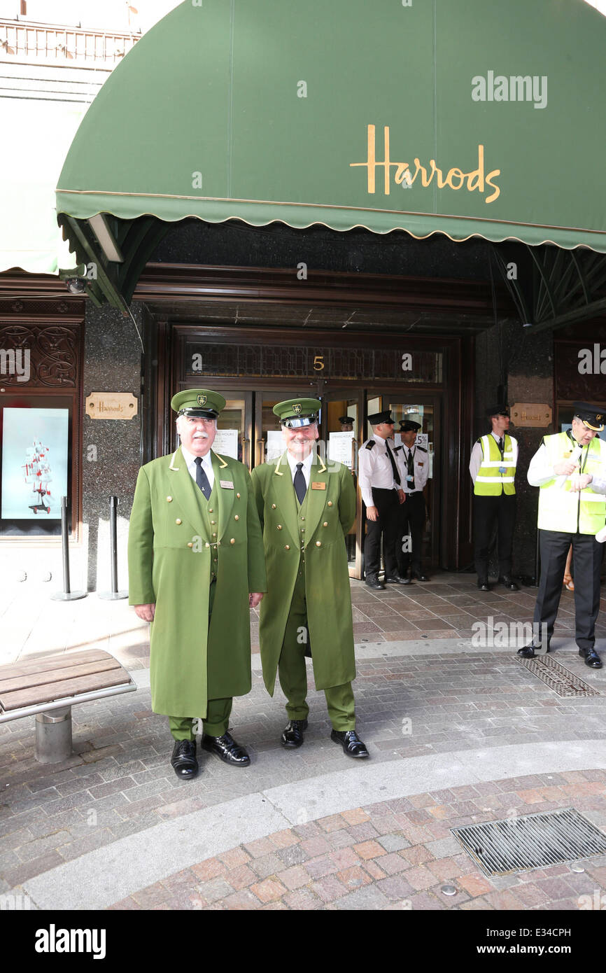Harrods doorman hi-res stock photography and images - Alamy