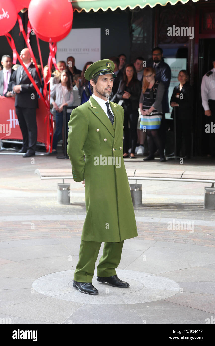 Harrods doorman hi-res stock photography and images - Alamy