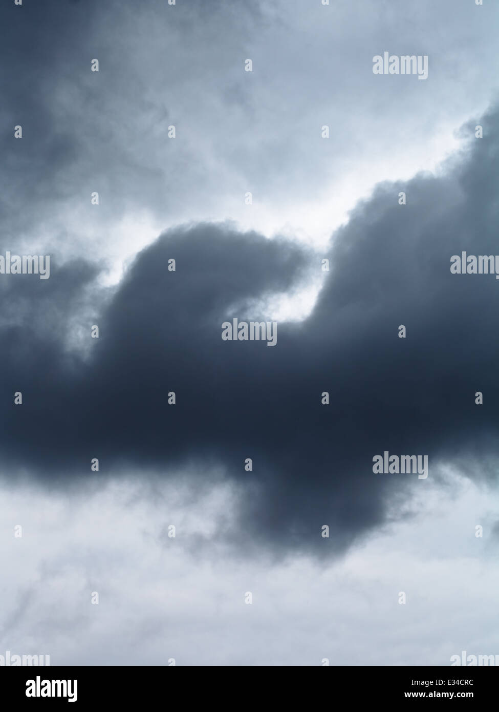 Black storm cloud hi-res stock photography and images - Alamy