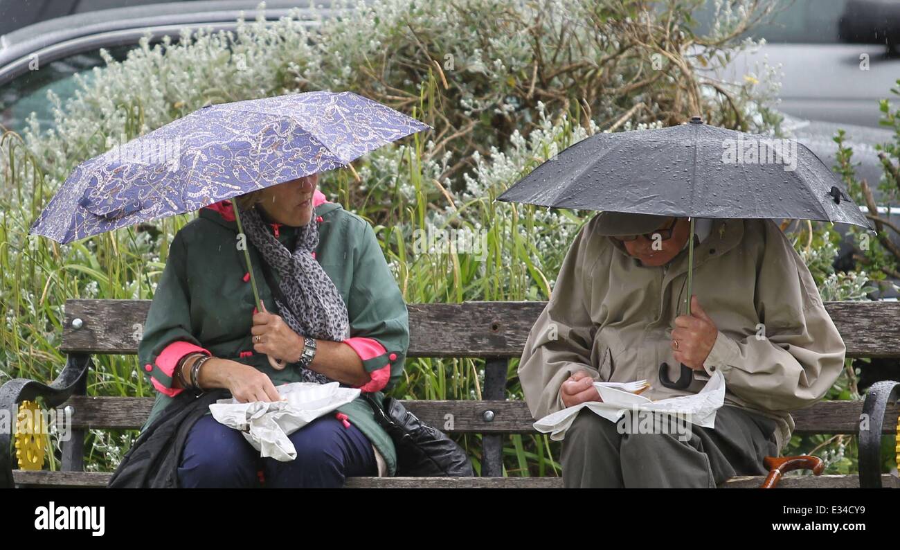 Wet weather pictures form beaconsfield hi-res stock photography and ...
