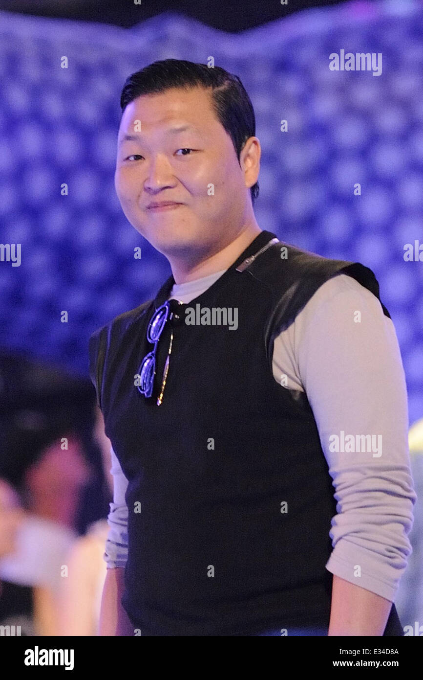 2013 MMVA rehearsal at Much Music HQ on Queen Street in Toronto ...