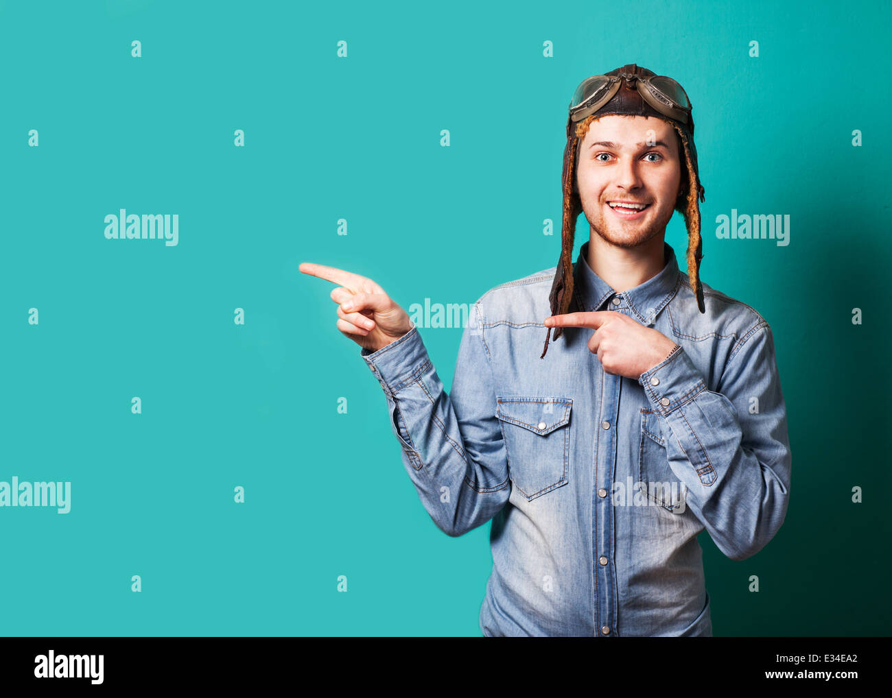 close up of man hands showing Stock Photo - Alamy