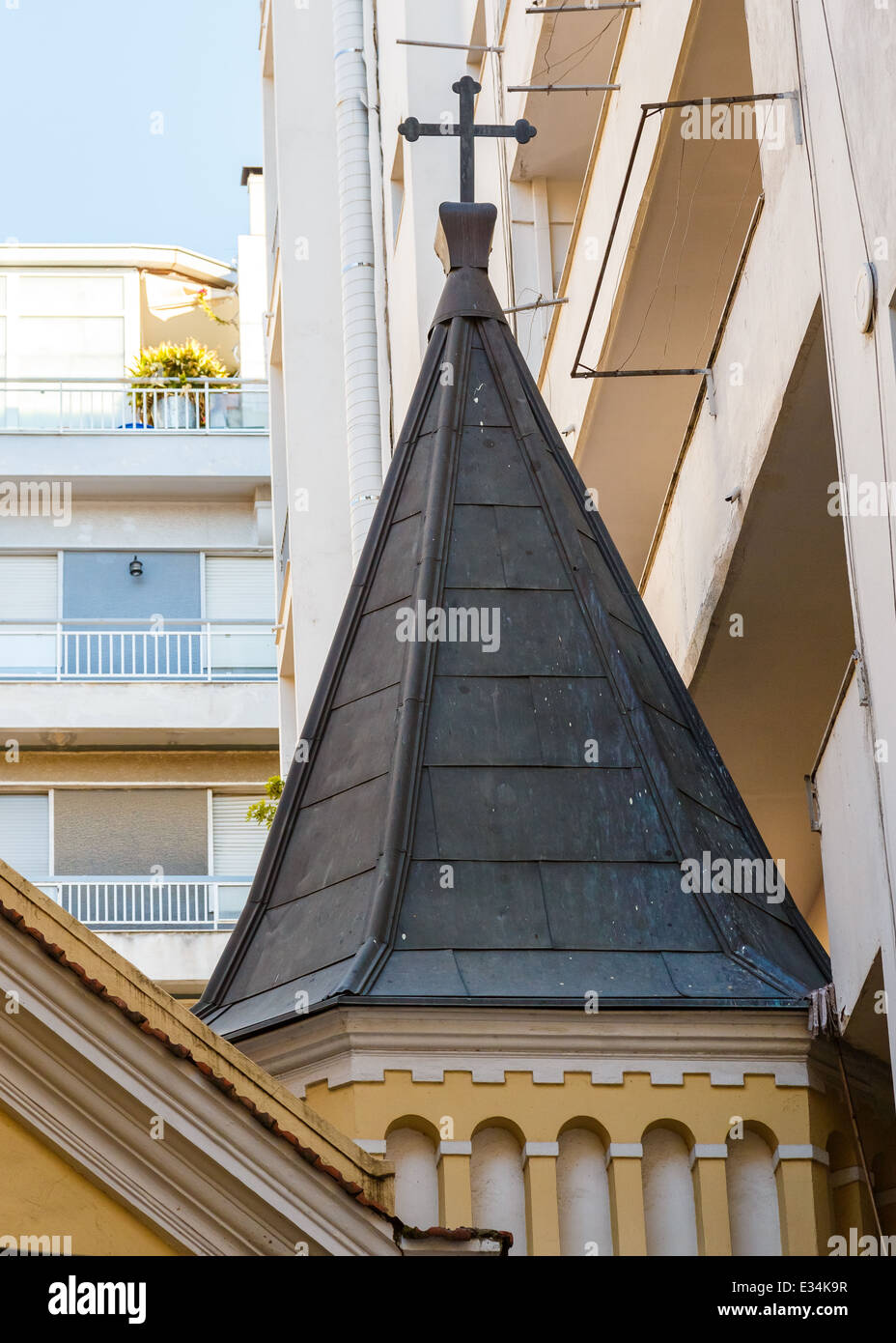 Pointed roof hi-res stock photography and images - Alamy