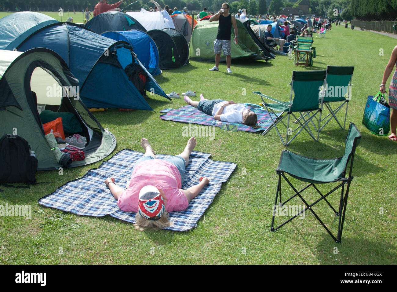 Wimbledon, London, UK. 22nd June 2014. The first fans arrive with ...