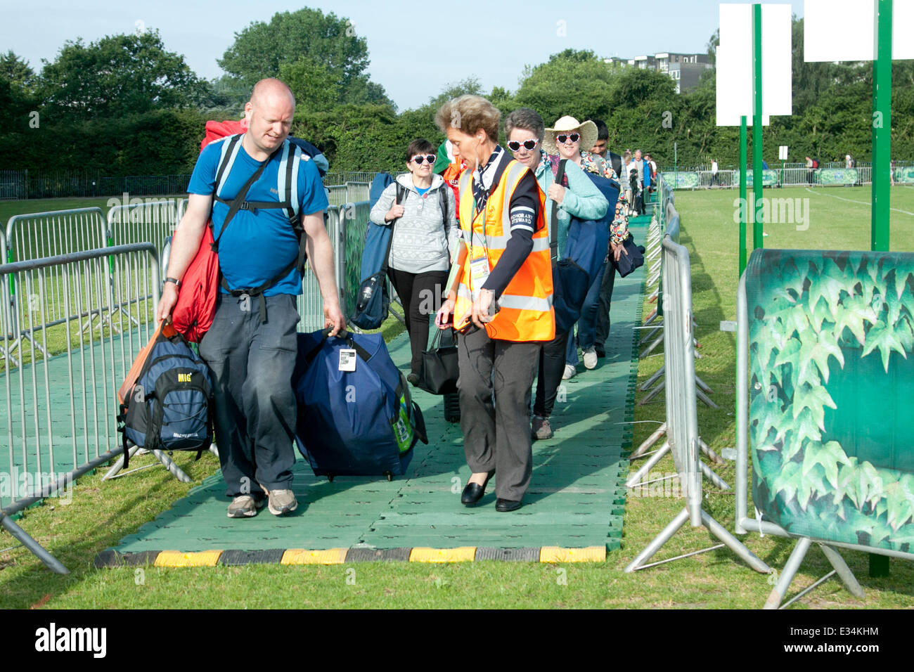 Wimbledon, London, UK. 22nd June 2014. The first fans arrive with ...