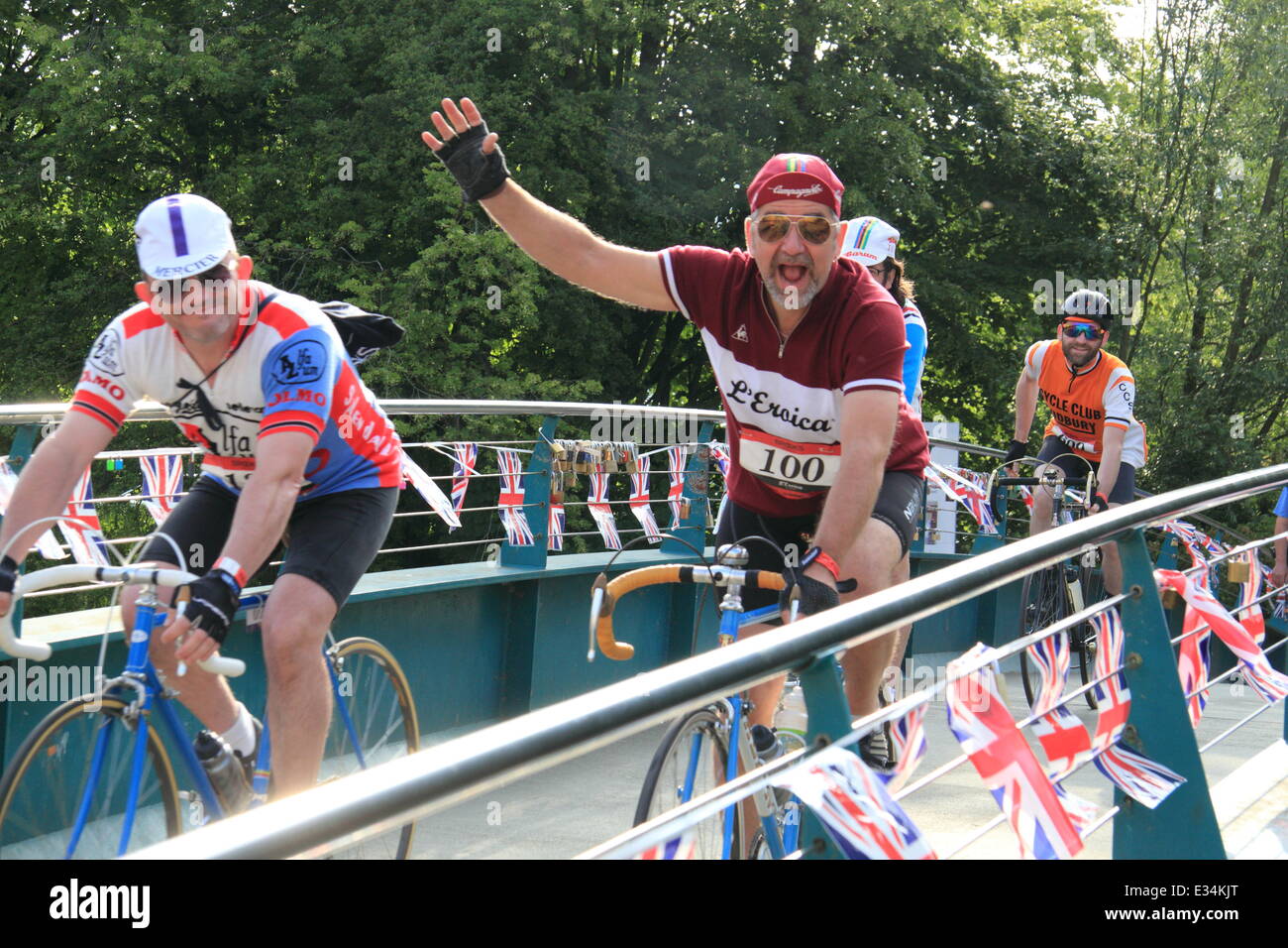 Bakewell, Derbyshire, UK. 22nd June, 2014. Cyclists cross a bunting ...