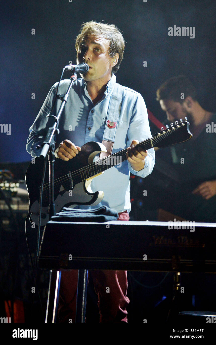 Band grizzly bear hi-res stock photography and images - Alamy
