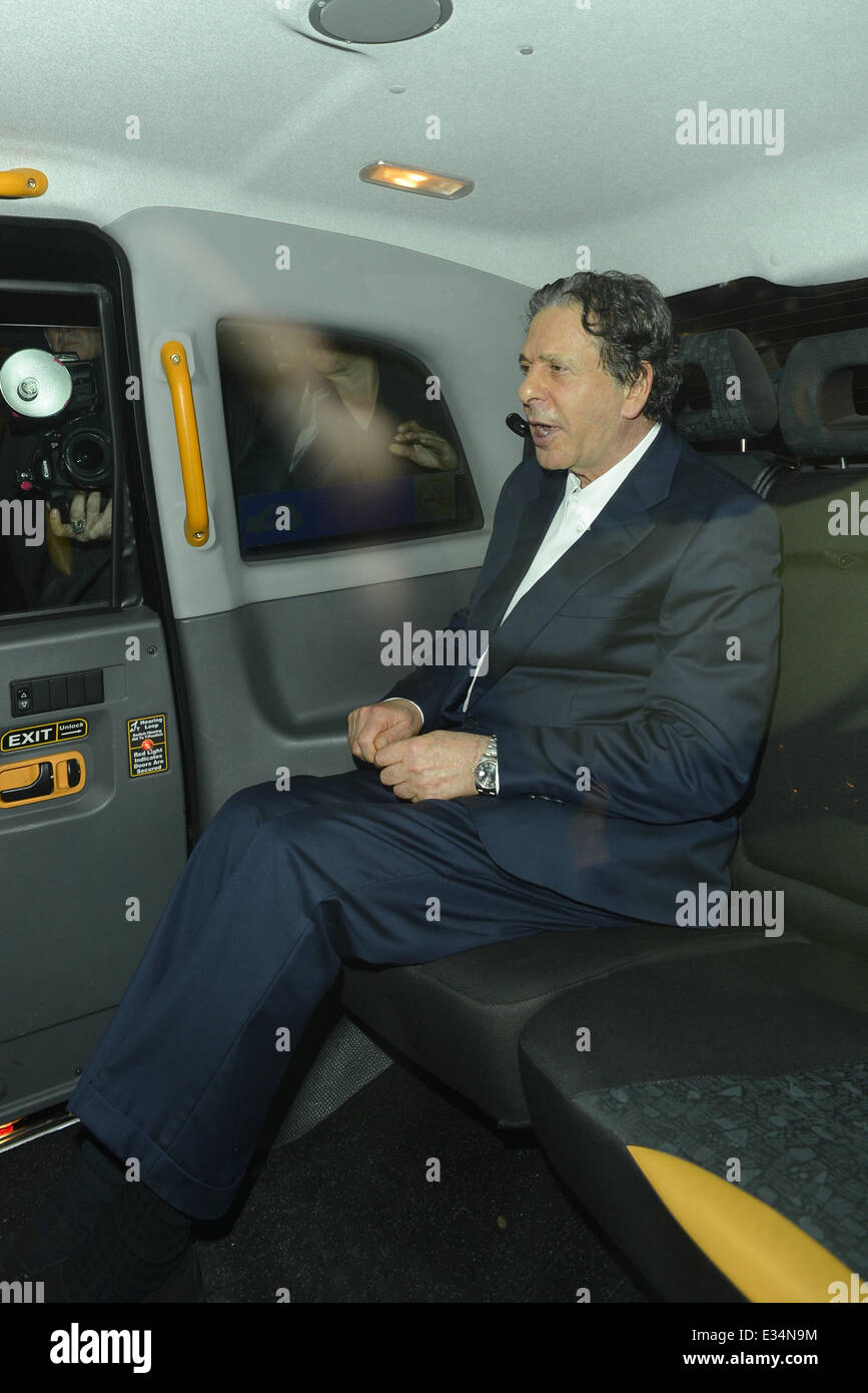 Charles Saatchi leaves 34 Restaurant and heads home in Chelsea ...