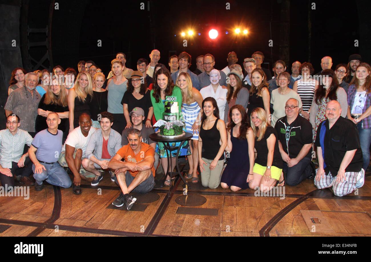The Broadway musical "Wicked" celebrate their 4000th performance at the ...