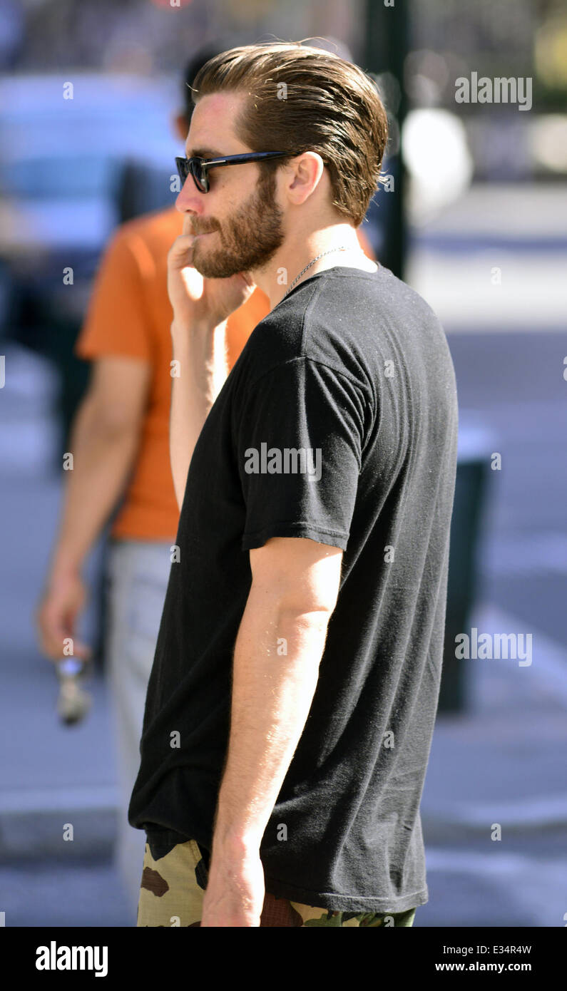 Jake Gyllenhaal on his cell phone as he walks about in Tribeca ...