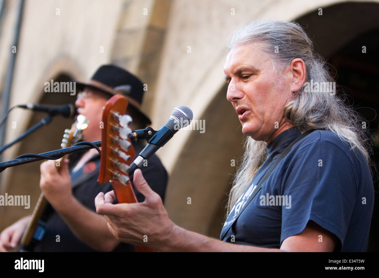 The street band hi-res stock photography and images - Alamy