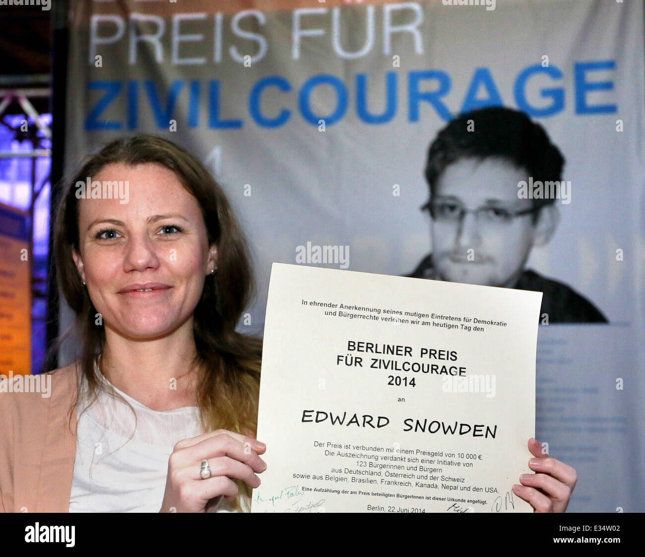 Sarah harrison snowden hi-res stock photography and images - Alamy