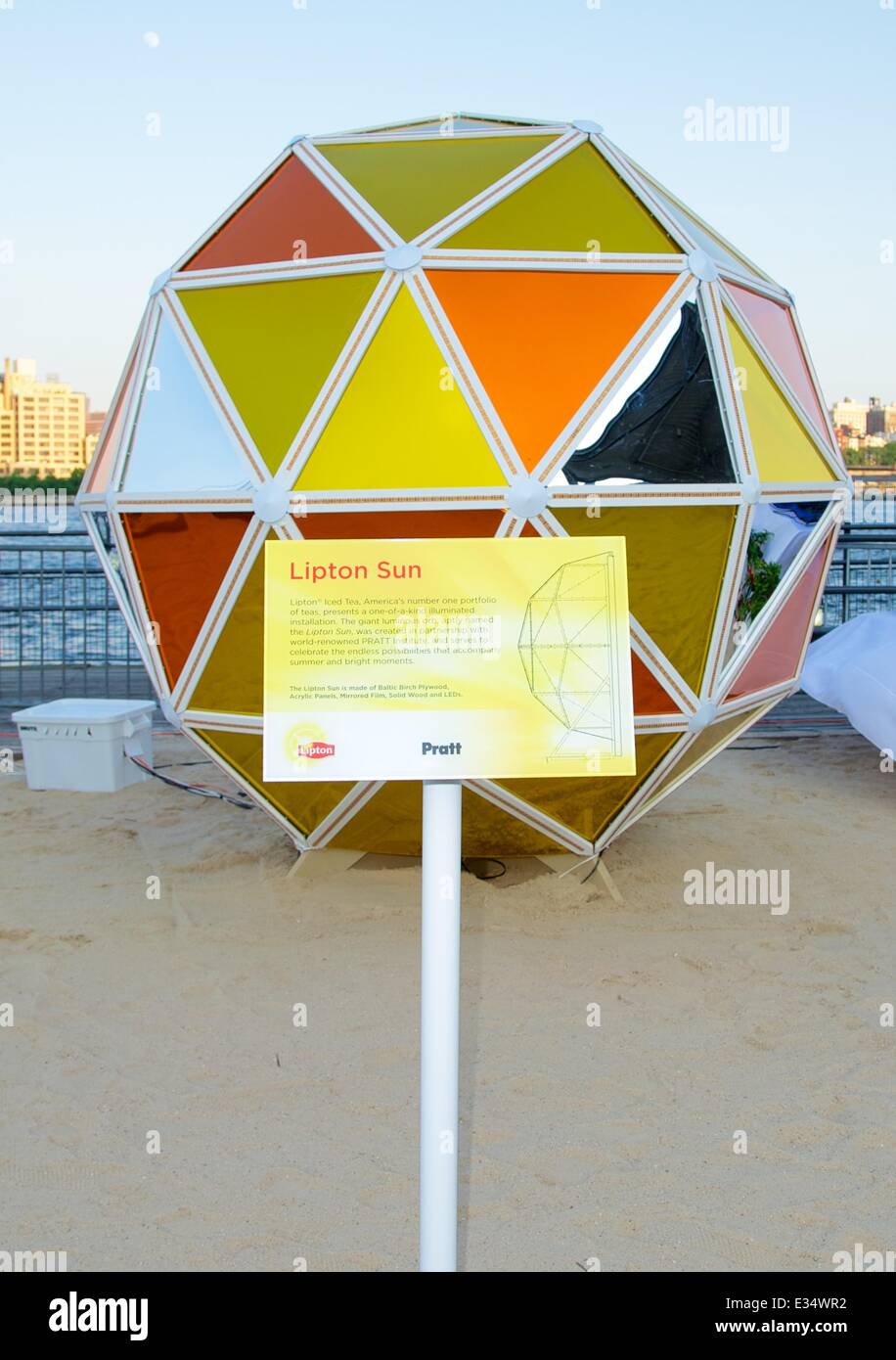 Katharine McPhee unveils the Lipton Sun during the 'Feel The Taste ...