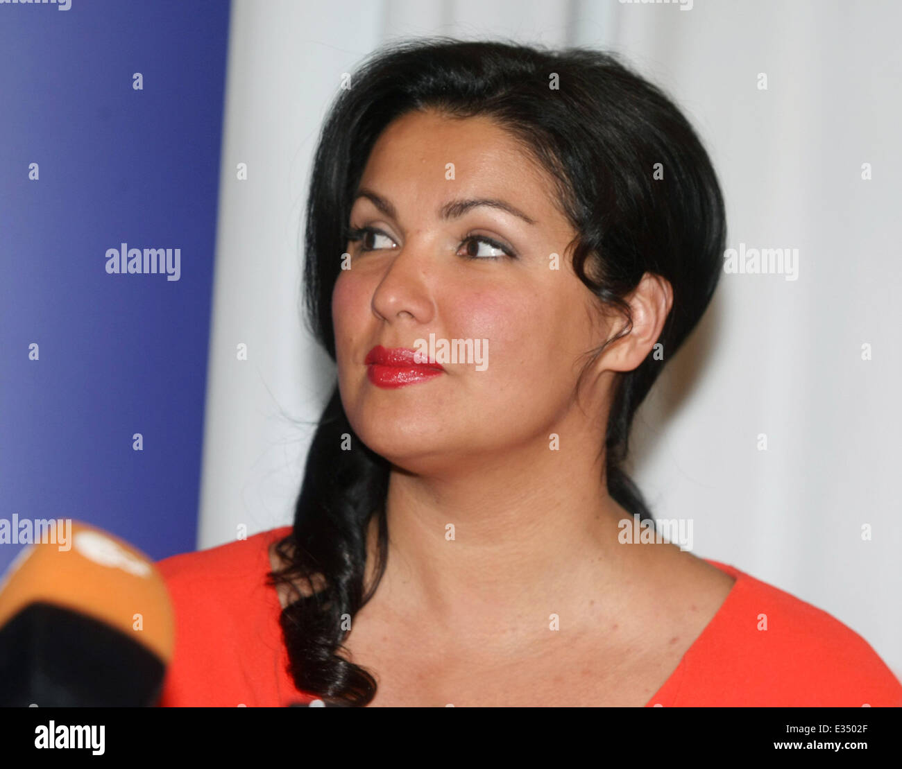 Dmitri Hvorostovsky and Anna Netrebko attend a press conference at ...