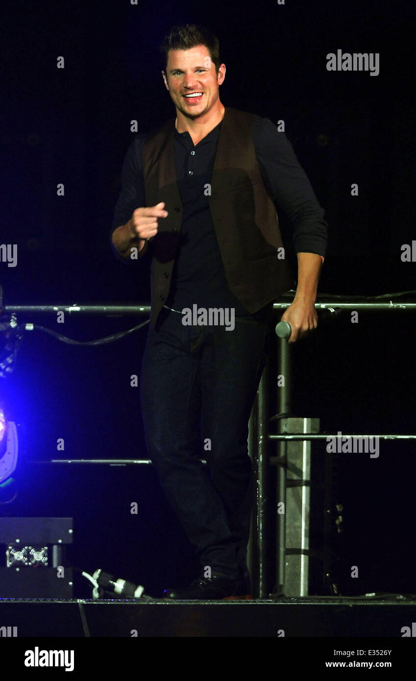 98 degrees band hi-res stock photography and images - Alamy