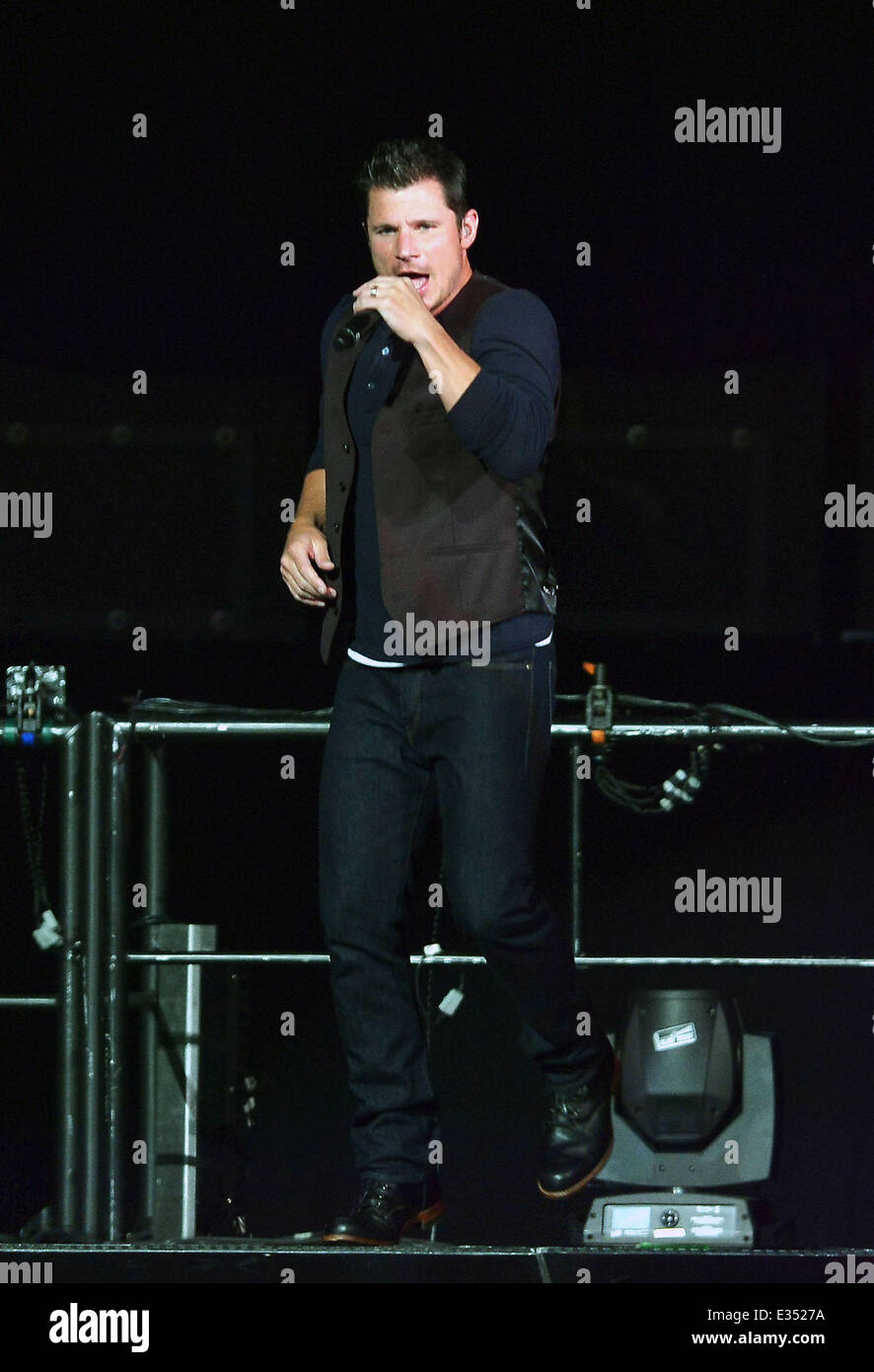 98 degrees band hi-res stock photography and images - Alamy