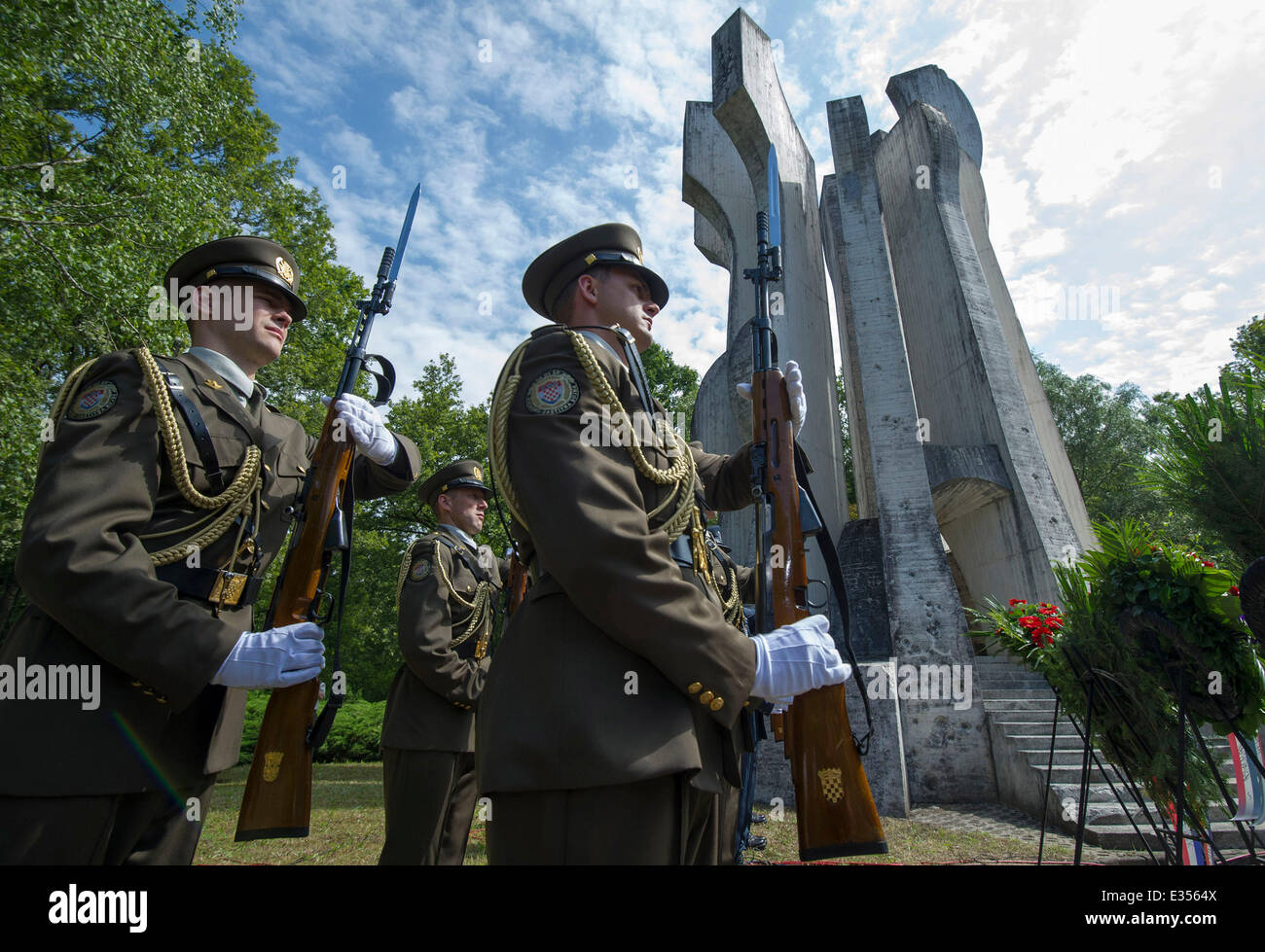 Sisak, Croatia. 22nd June, 2014. Croatian guard of honour soldiers ...