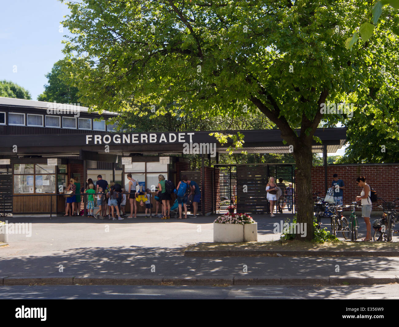 Frognerbadet , outdoors public swimming pool in Frognerparken Oslo ...