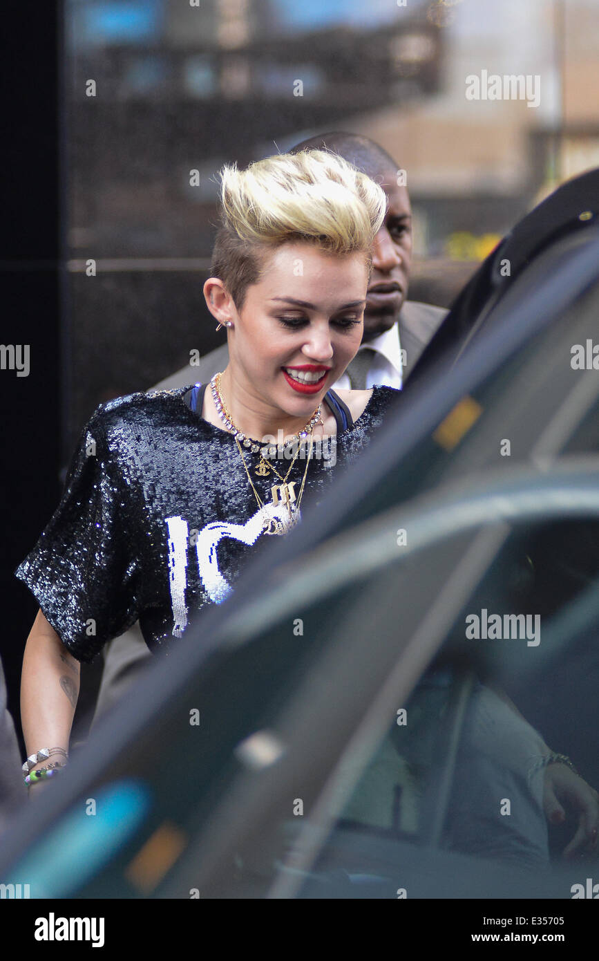 Miley Cyrus at ABC's 'Good Morning America' in Times Square Featuring ...