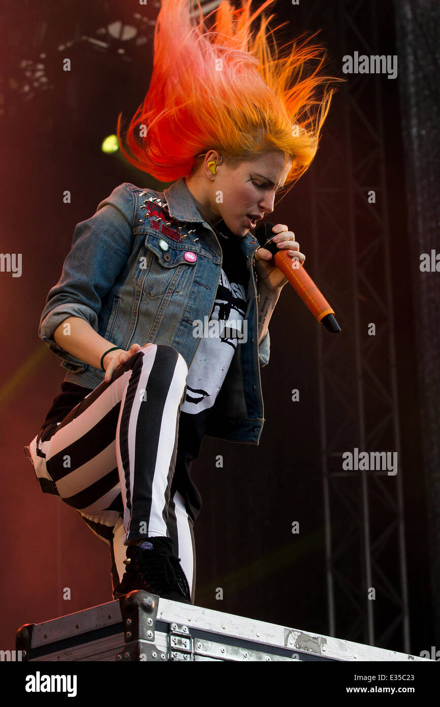 Hayley williams lead vocalist paramore hi-res stock photography and ...
