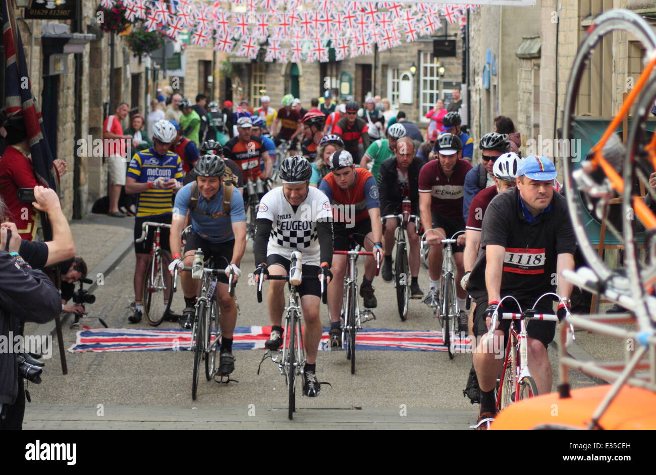 L’eroica vintage bike ride hi-res stock photography and images - Alamy