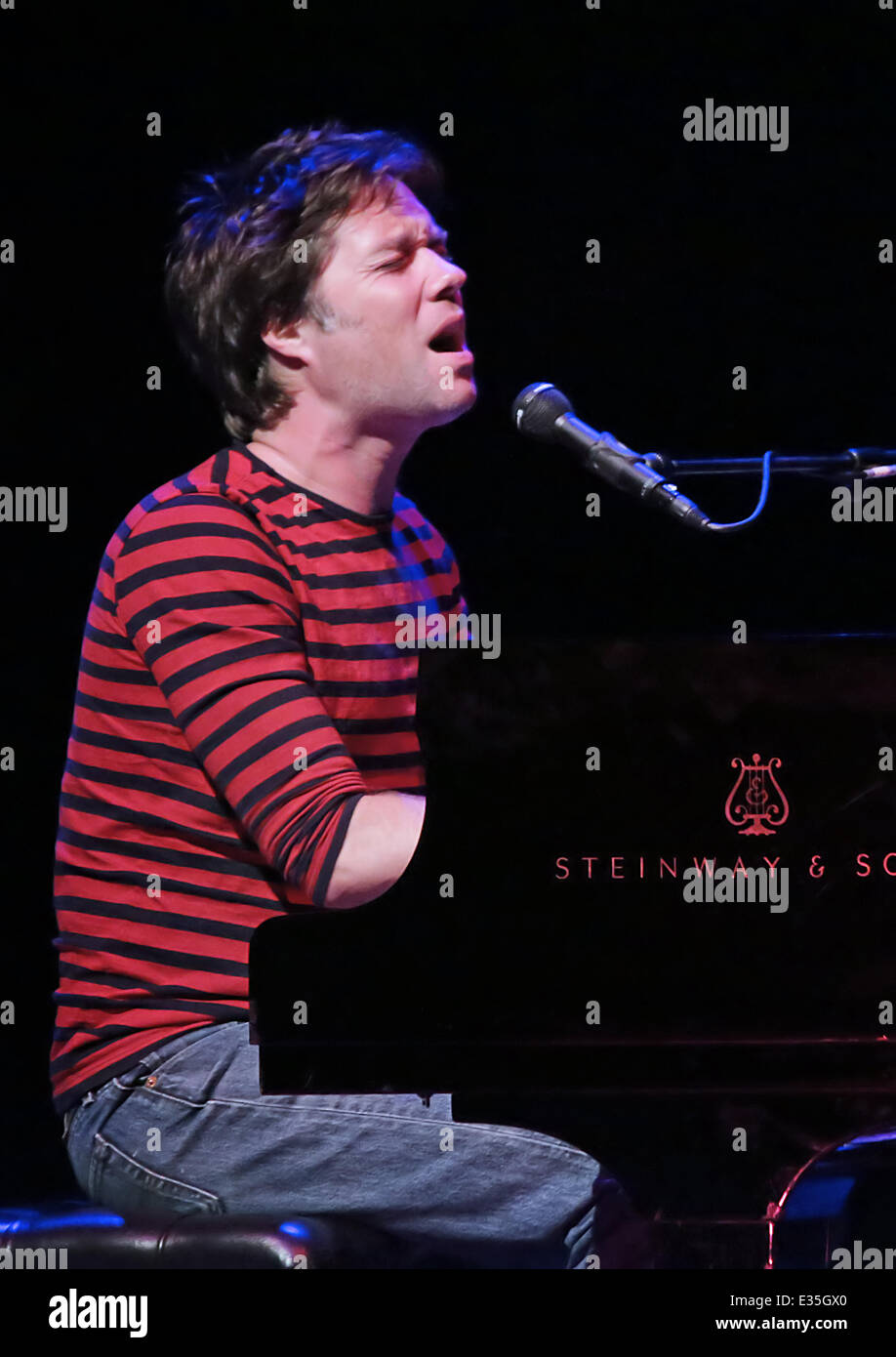 Rufus Wainwright Performing at Liverpool Philharmonic Hall Featuring ...