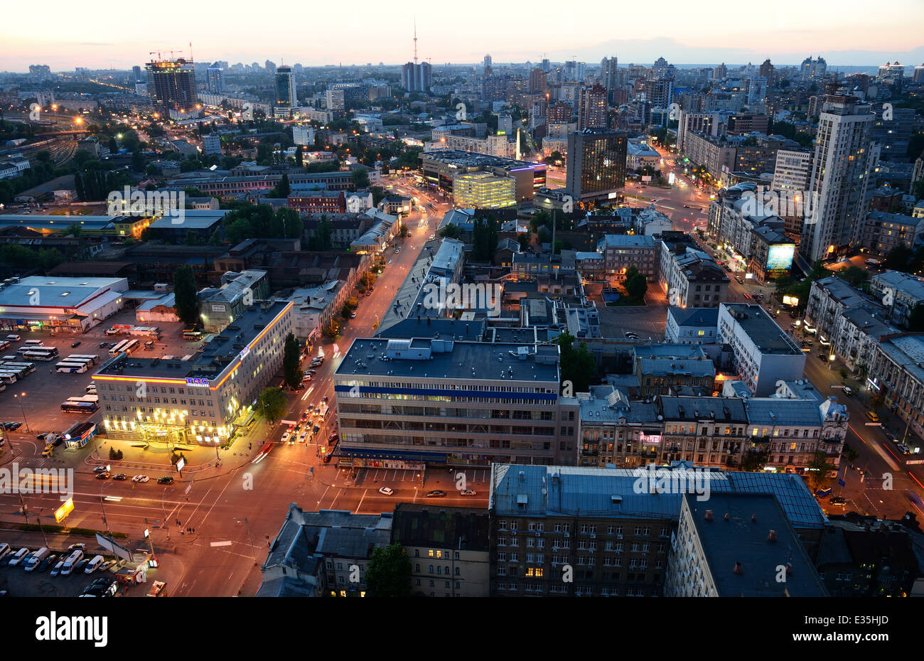Roof construction skyscraper hi-res stock photography and images - Alamy