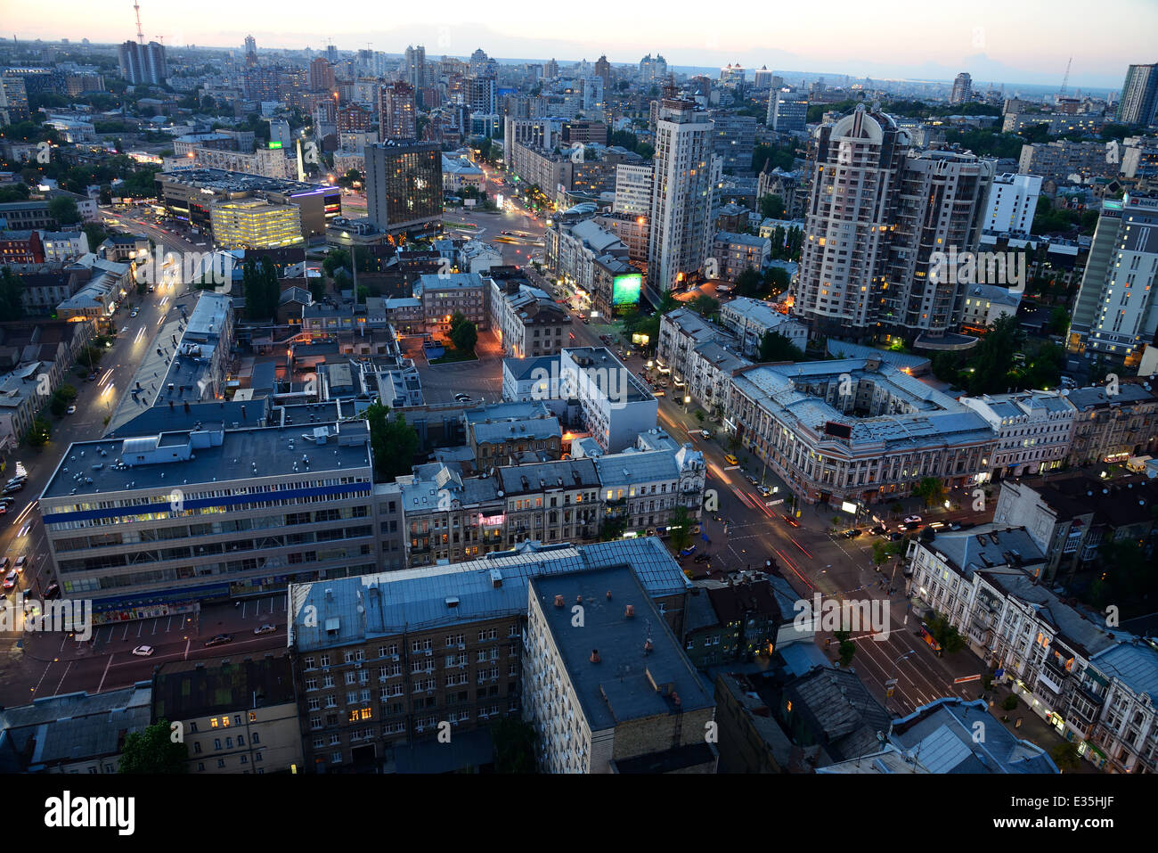 Roof construction skyscraper hi-res stock photography and images - Alamy