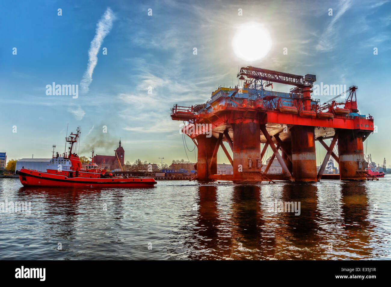 Towing oil rig hi-res stock photography and images - Alamy