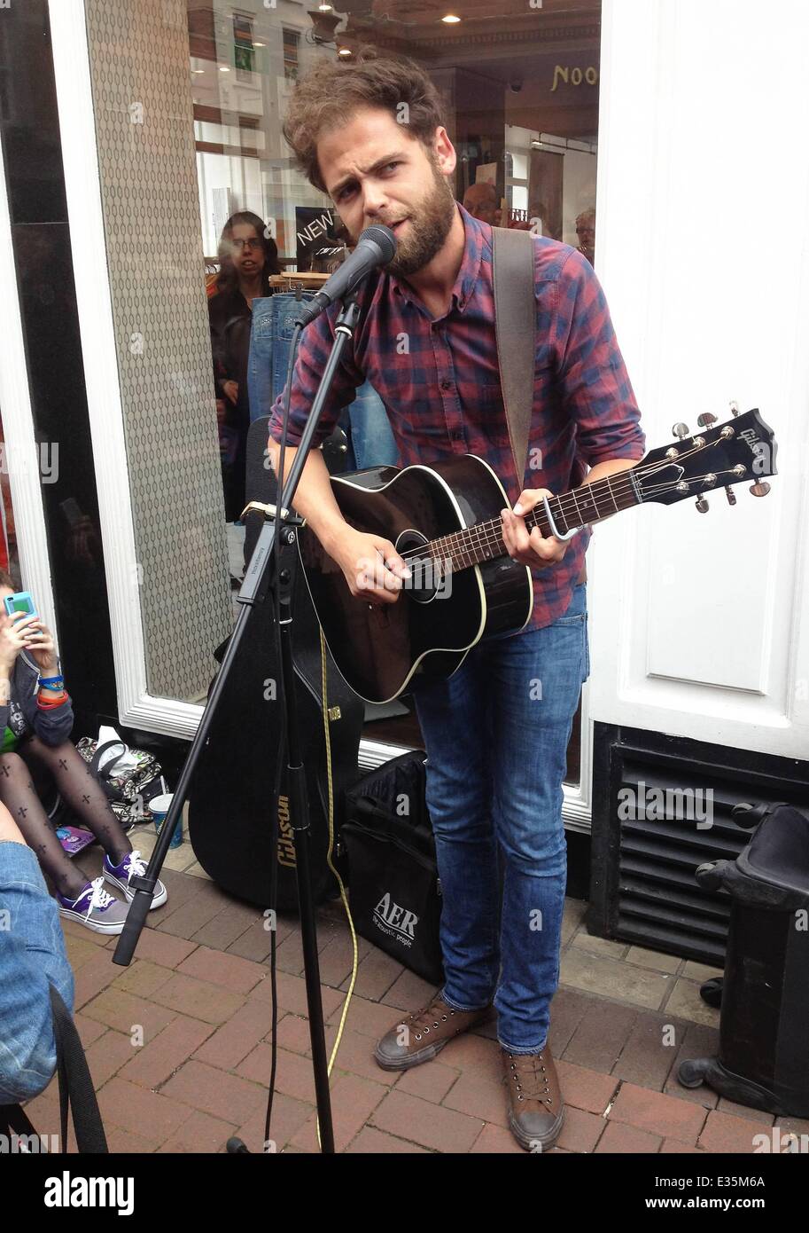 English folk-rock singer-songwriter Mike Rosenberg aka Passenger ...