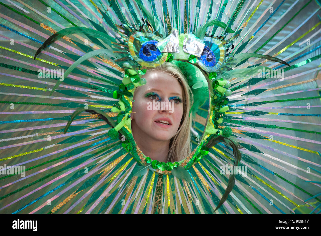 Manchester parade crowd hi-res stock photography and images - Alamy