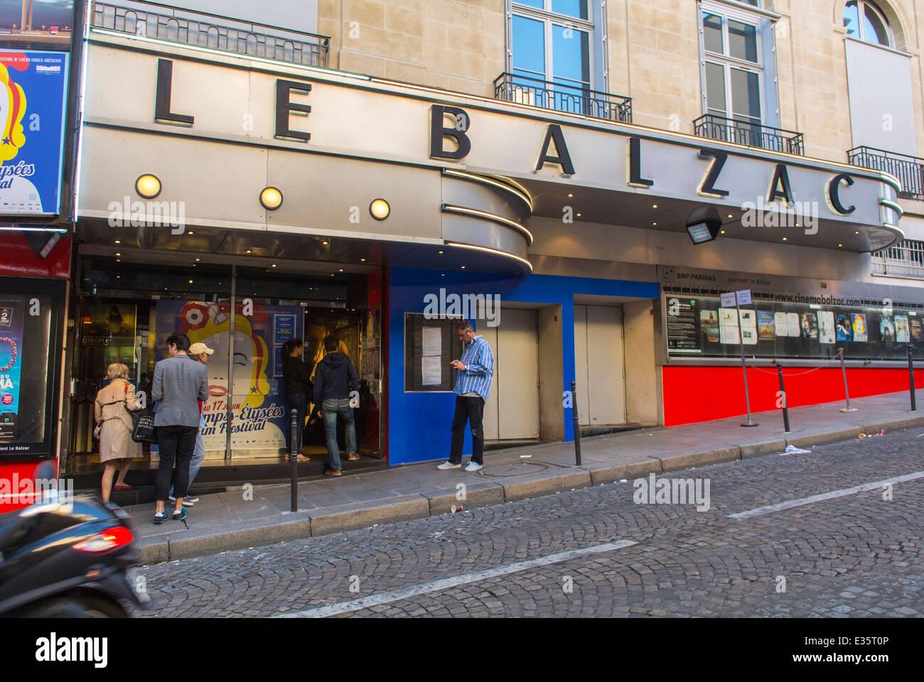 Movie theater exterior hi-res stock photography and images - Alamy