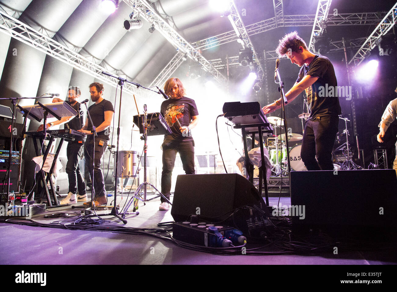 The Blissfields Festival in Winchester - Performances Featuring ...