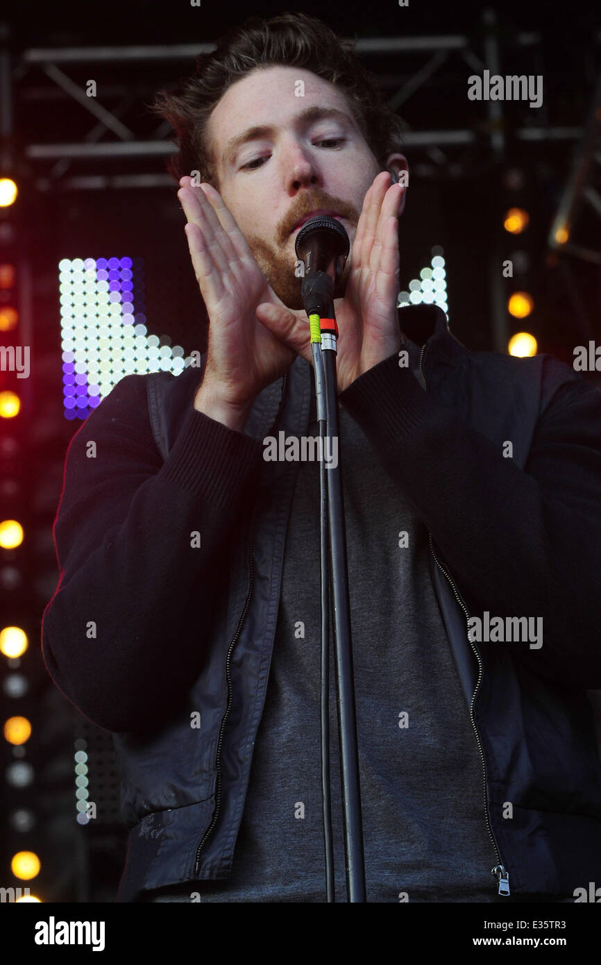 Blissfields Festival 2013 - Performances - Main Stage Featuring: Ben ...