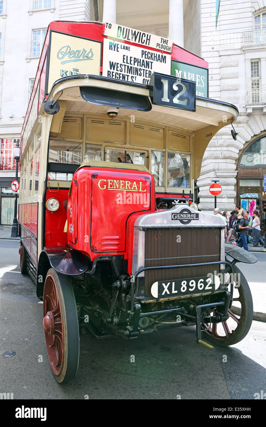 Vintage london buses hi-res stock photography and images - Alamy