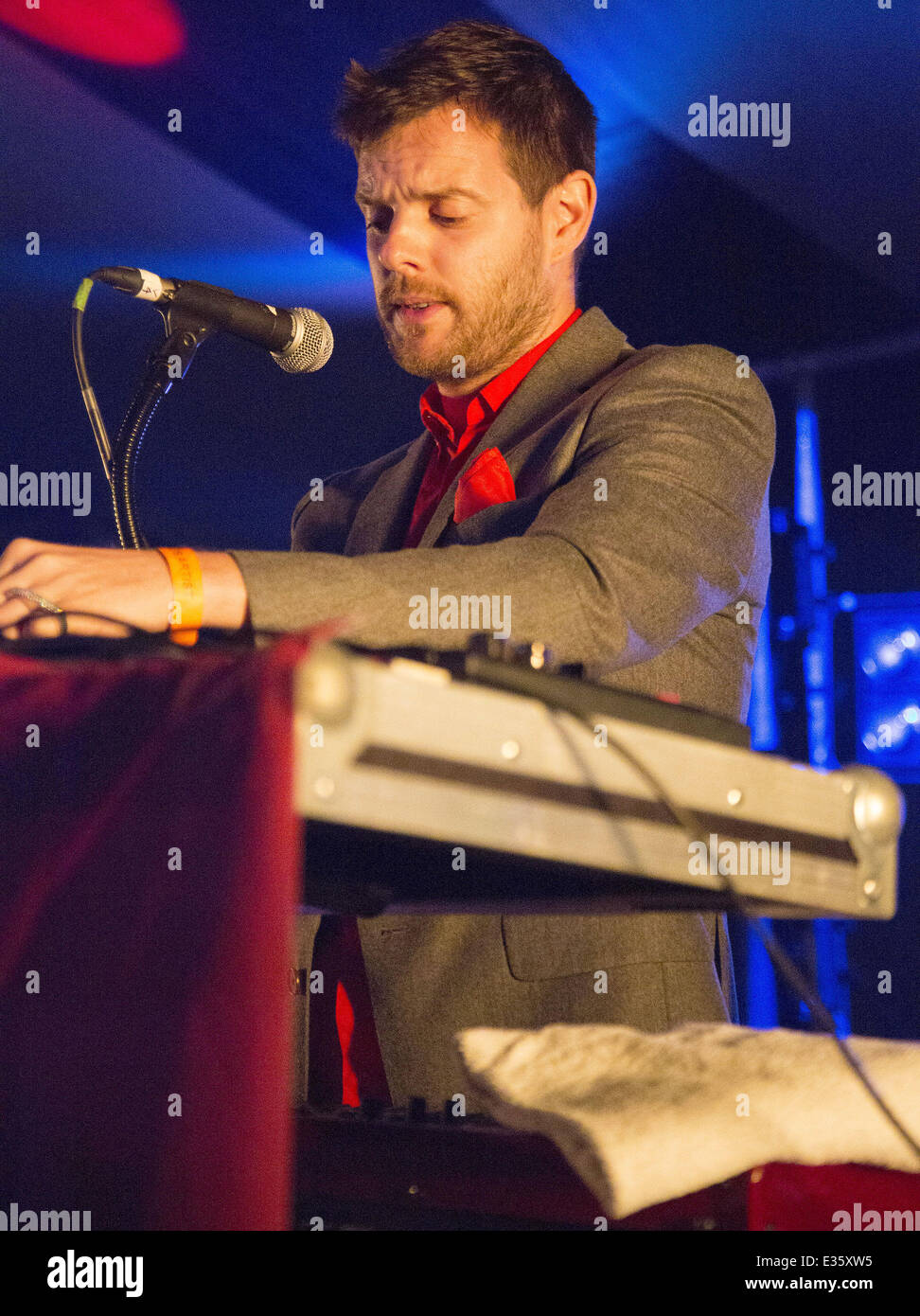 Mike Skinner performs an exclusive set in the early hours of Sunday ...