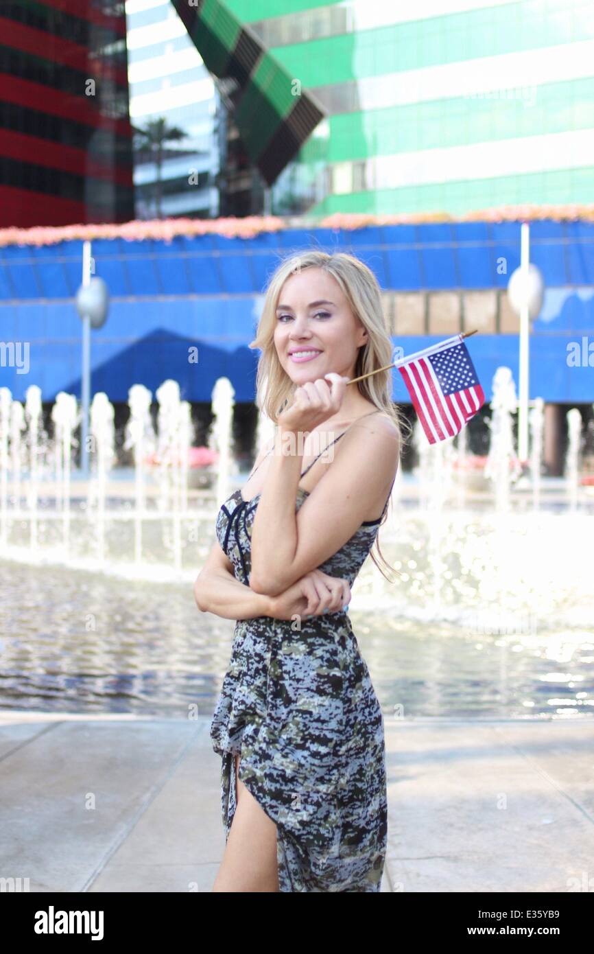 Portuguese actress paula Labaredas shows off her American patriotic ...