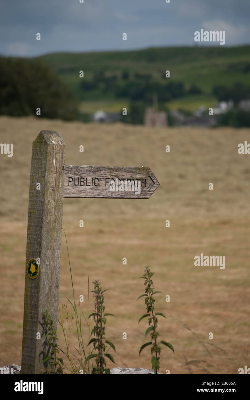 Sign countryside hi-res stock photography and images - Alamy