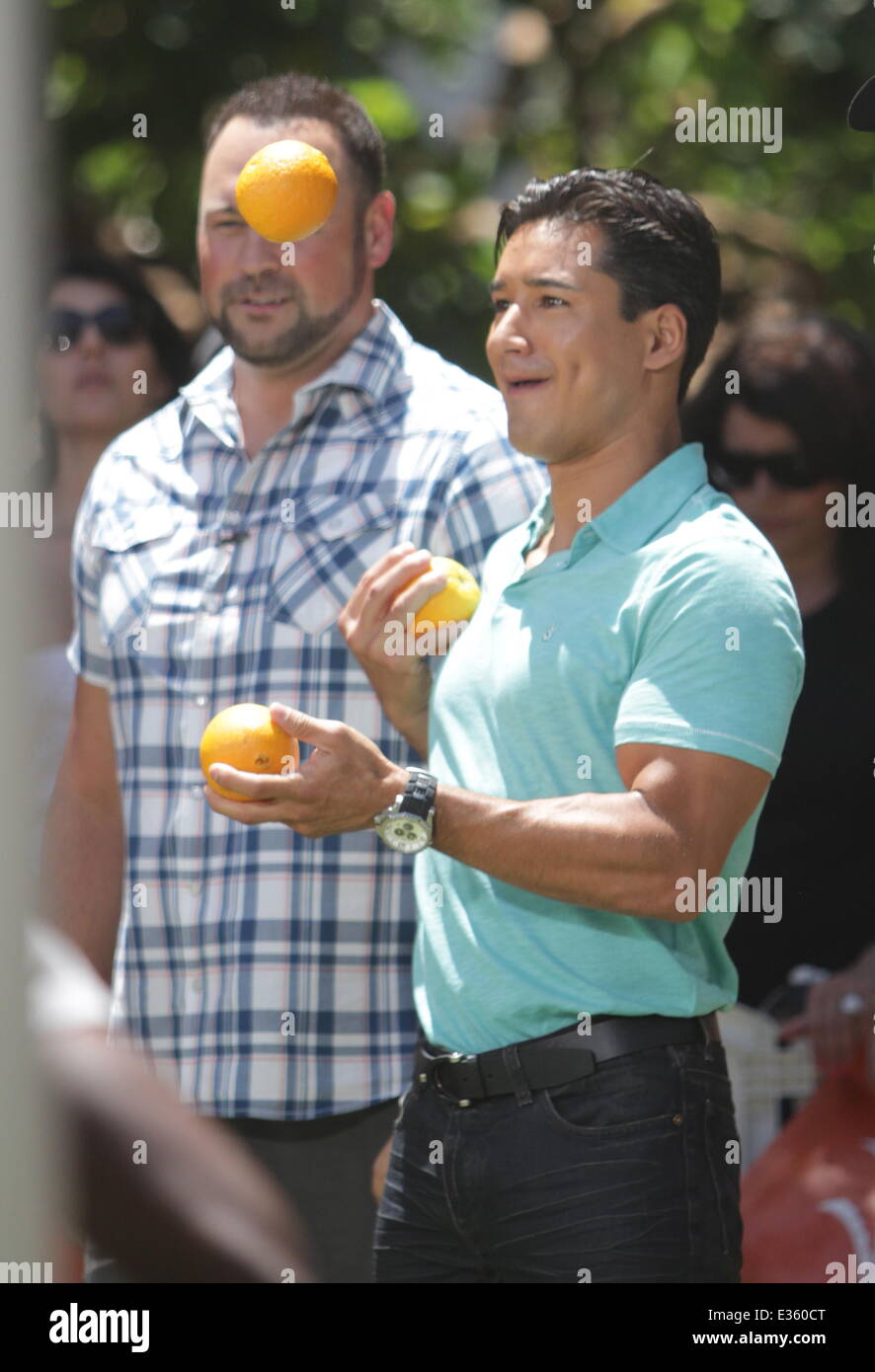 Mario Lopez Extra Set High Resolution Stock Photography and Images - Alamy