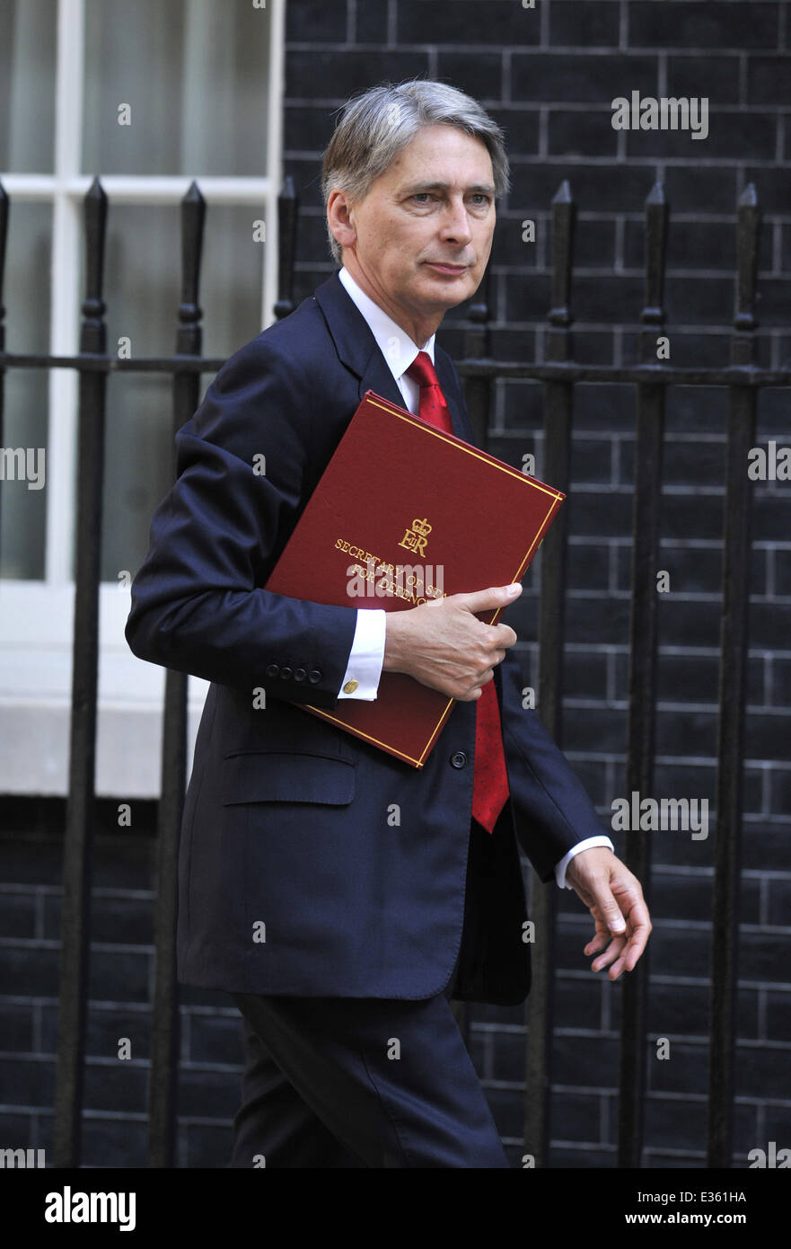 Cabinet meeting at 10 downing street hi-res stock photography and ...