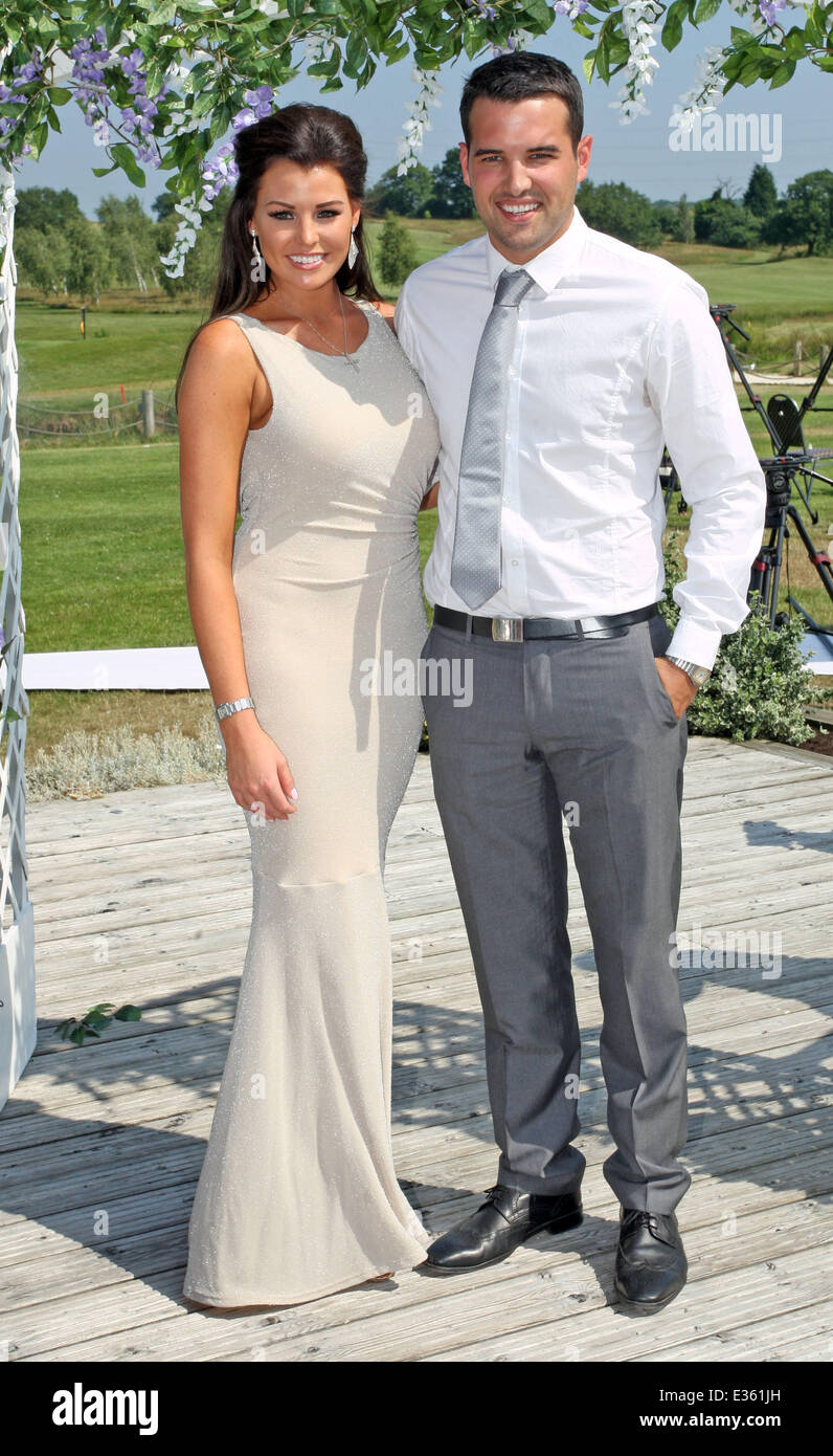 Mark and Carol Wright re-new their wedding vows after 30 years of ...