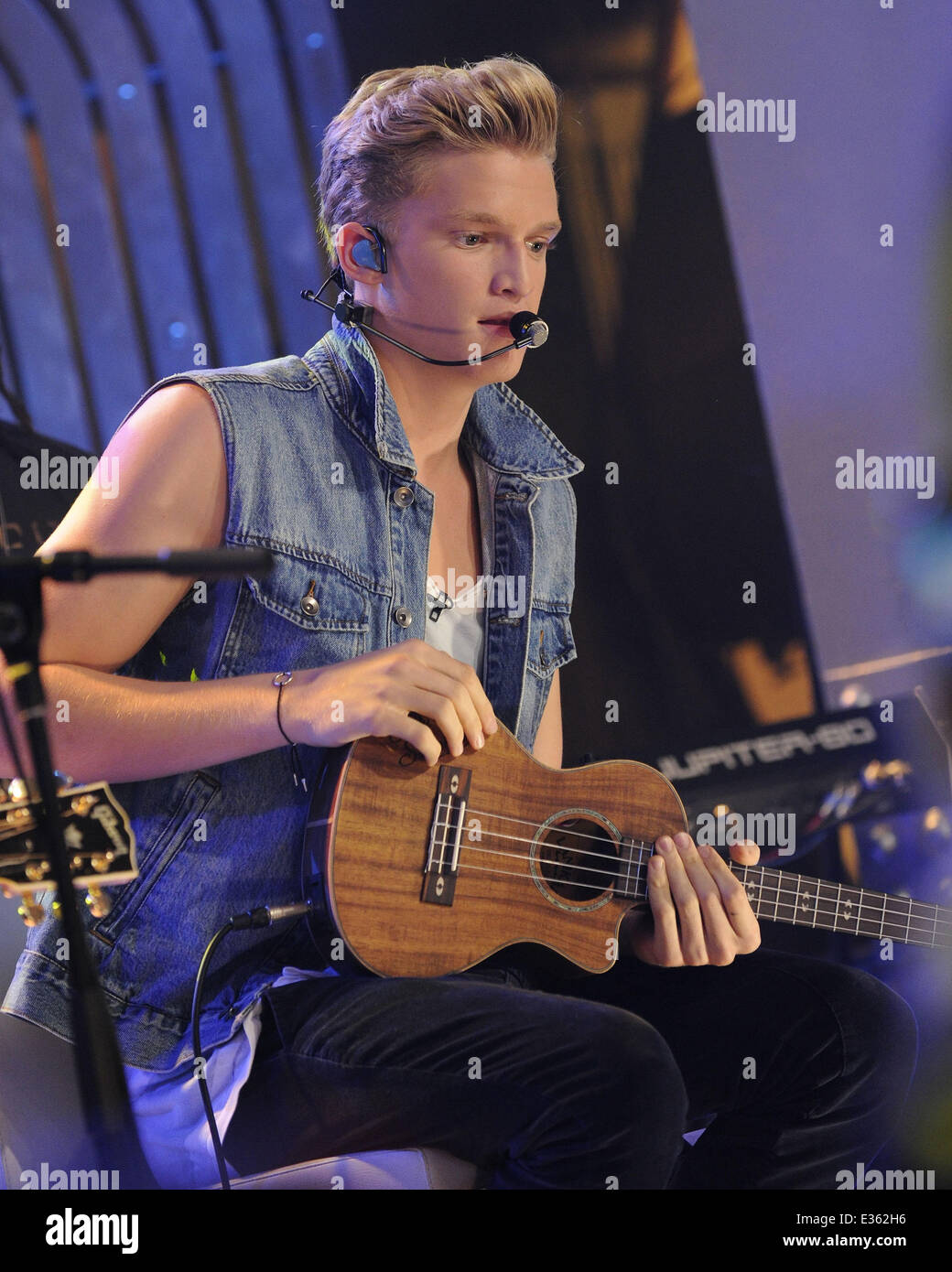 Cody Simpson co-hosts Much Music's NEW.MUSIC.LIVE television show and ...