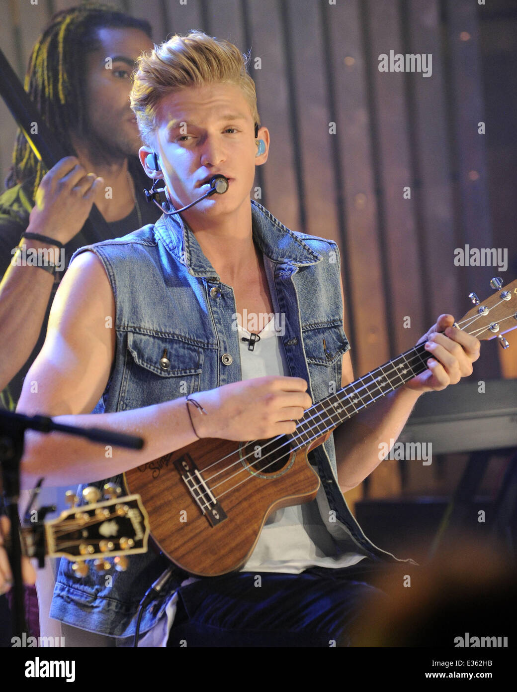 Cody Simpson co-hosts Much Music's NEW.MUSIC.LIVE television show and ...