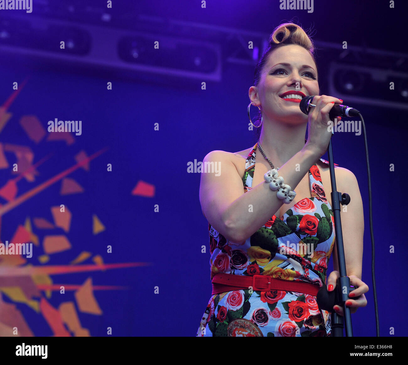 Mundy singer hi-res stock photography and images - Alamy