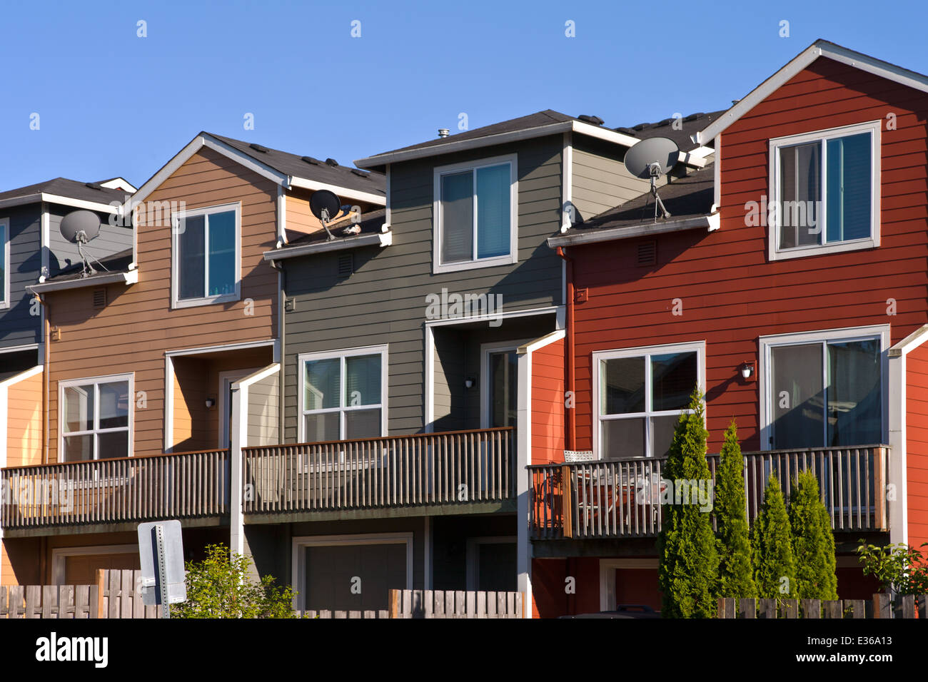 Row of attached houses hi-res stock photography and images - Alamy