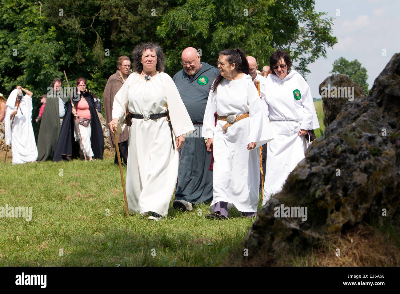 Rollright stones summer solstice hi-res stock photography and images ...