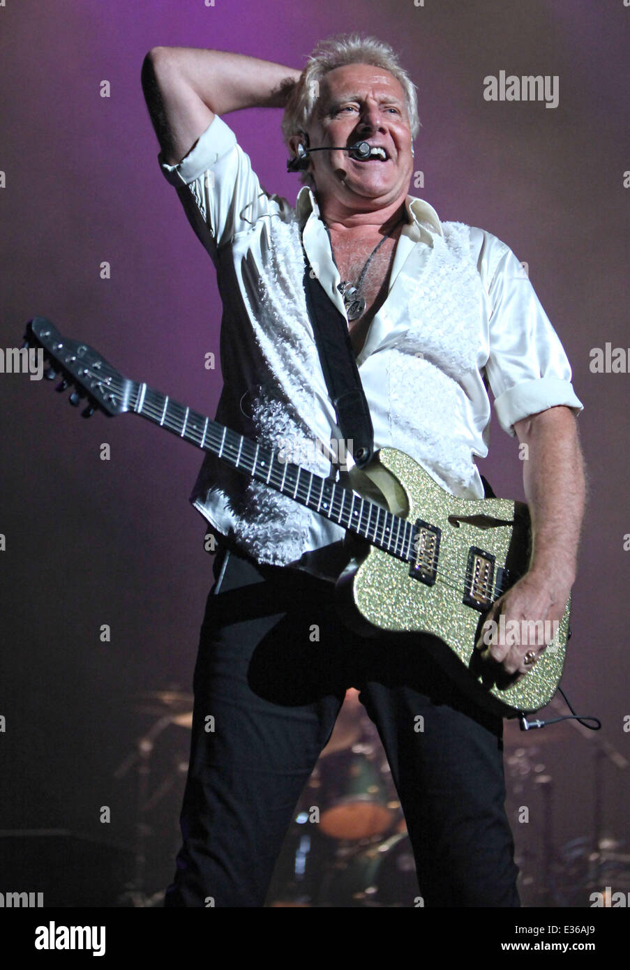 Graham russell air supply perform hi-res stock photography and images ...