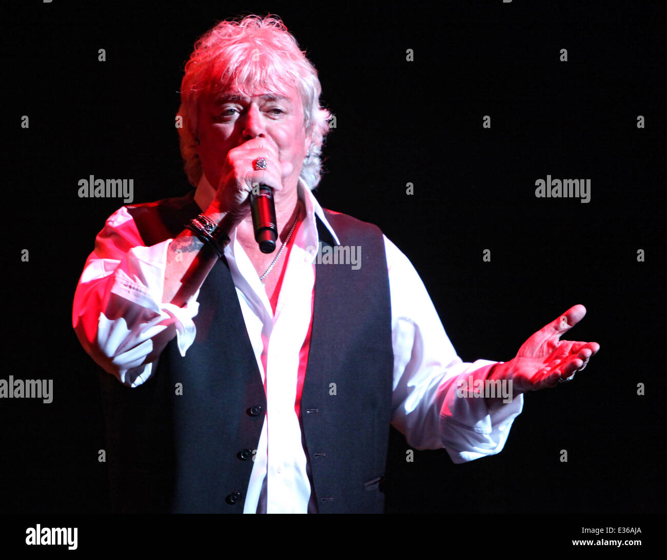 Australian beach concert hi-res stock photography and images - Alamy